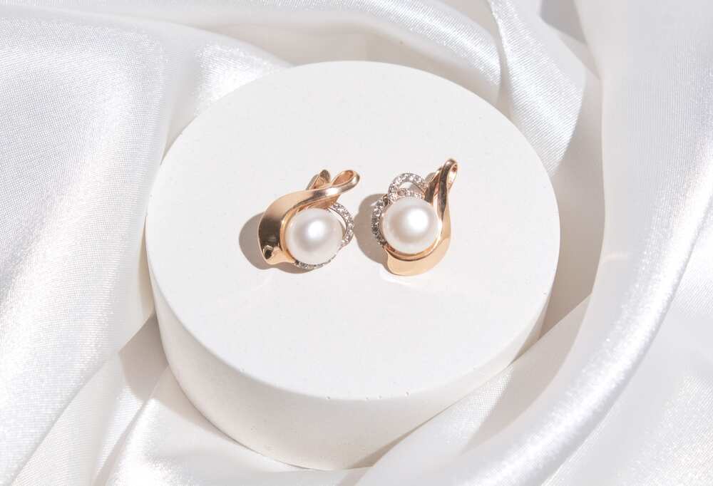Debate Stirs Controversy Over Kamala Harris’s Eye-Catching Accessory ...